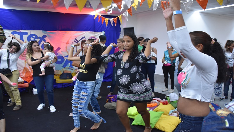 ‘Tetatón’ saca pecho por las mujeres gestantes y lactantes de ...